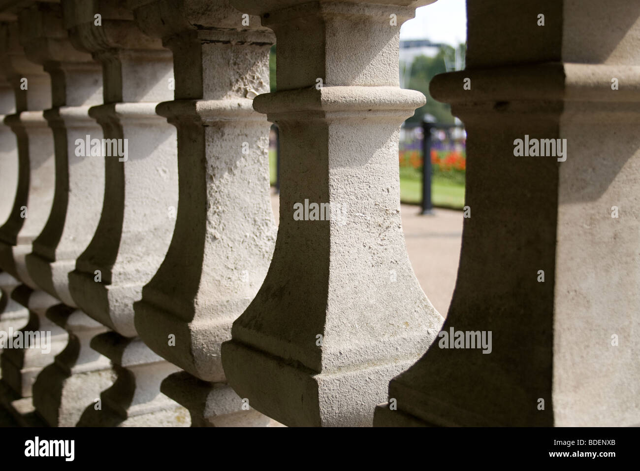 Pillars in London by Buckingham Palace Stock Photo - Alamy