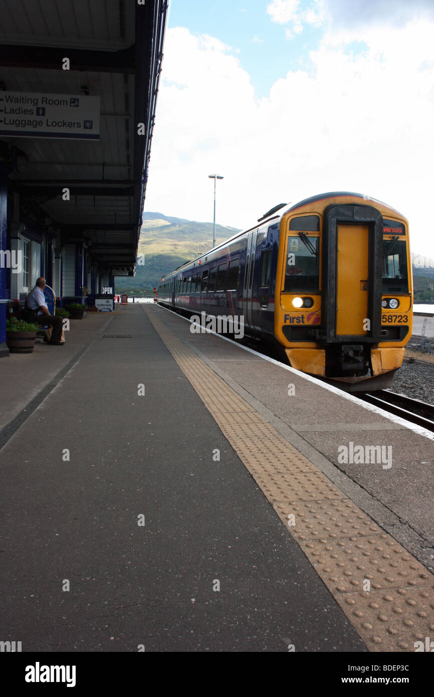 Inverness railway station hi-res stock photography and images - Alamy
