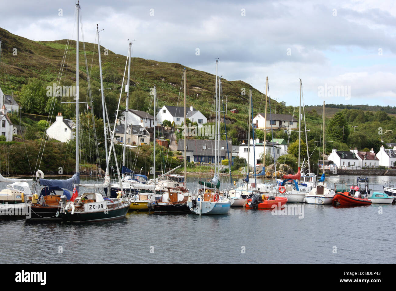 Fishing boats in kyleakin harbour hi-res stock photography and images ...