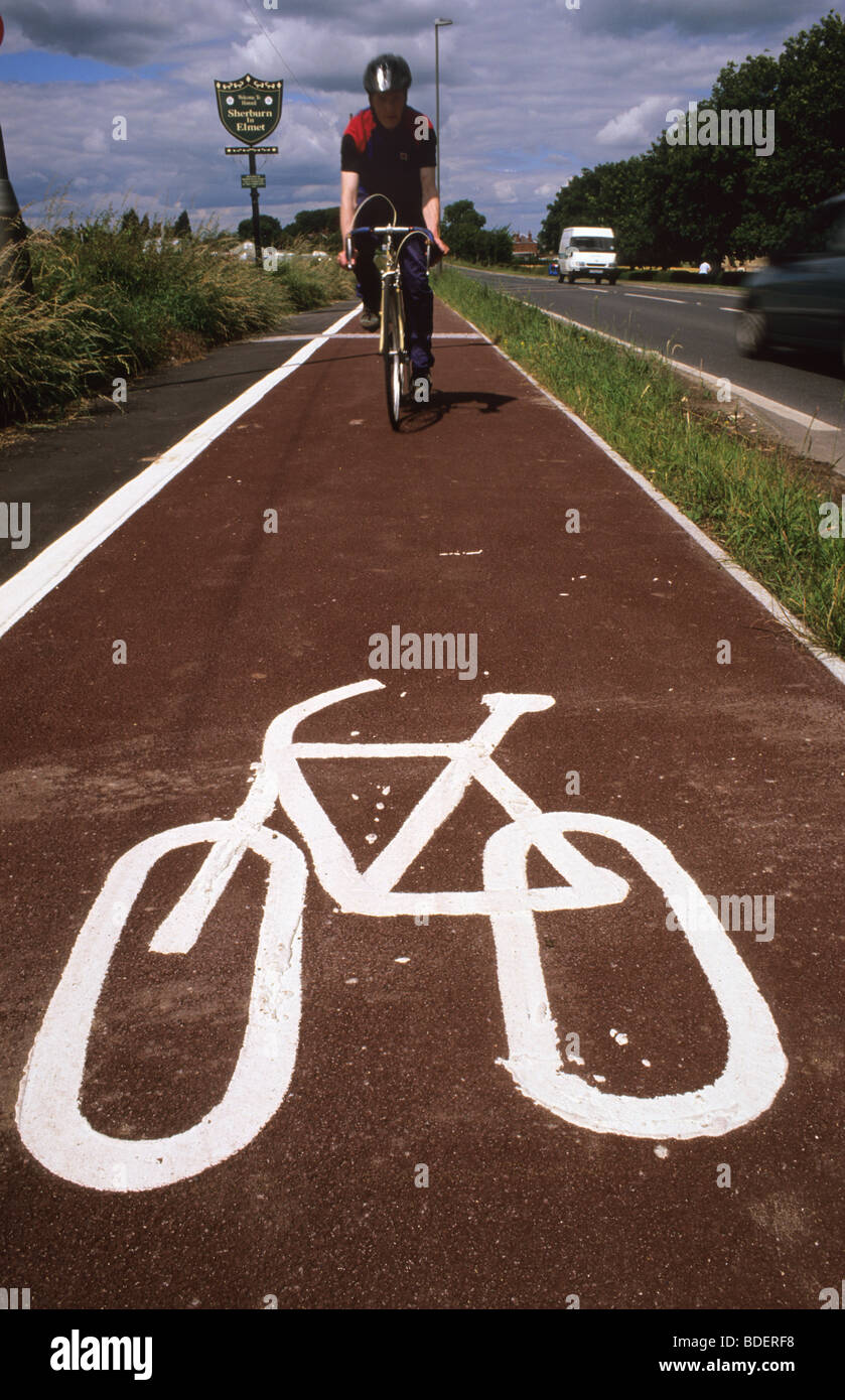 Leeds cycle lane hi-res stock photography and images - Alamy
