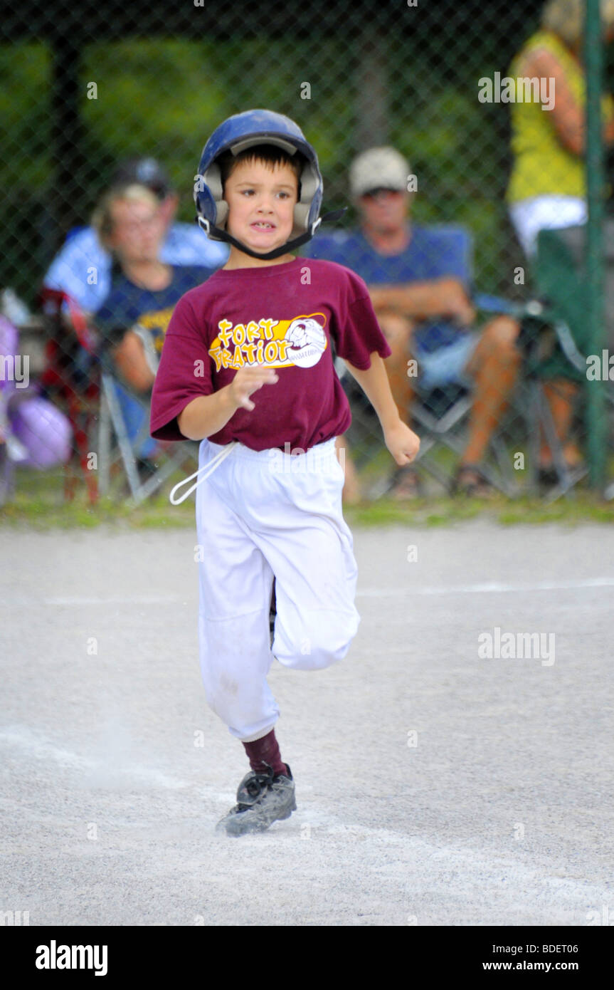 Baseball running action sport hi-res stock photography and images - Alamy
