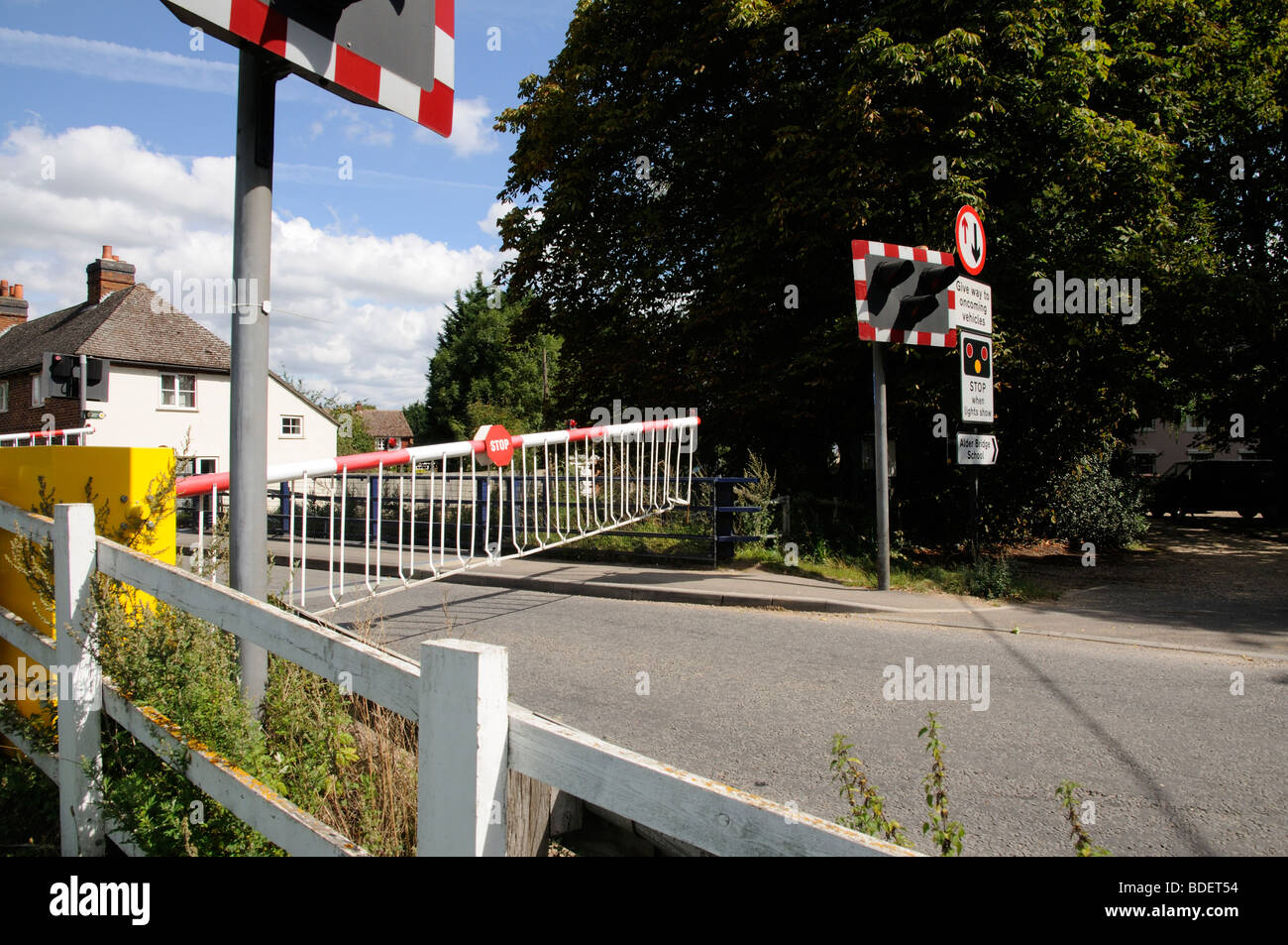 Safety barrier for lifting road bridge over the Kennet & Avon Canal at ...