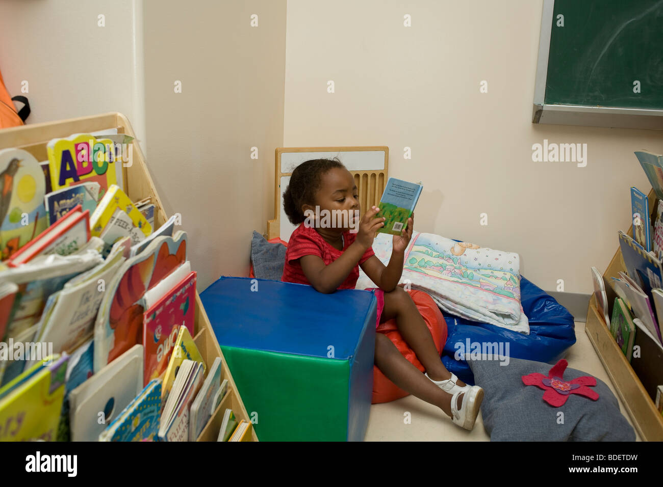 Pre kindergarten classroom book hi-res stock photography and images - Alamy