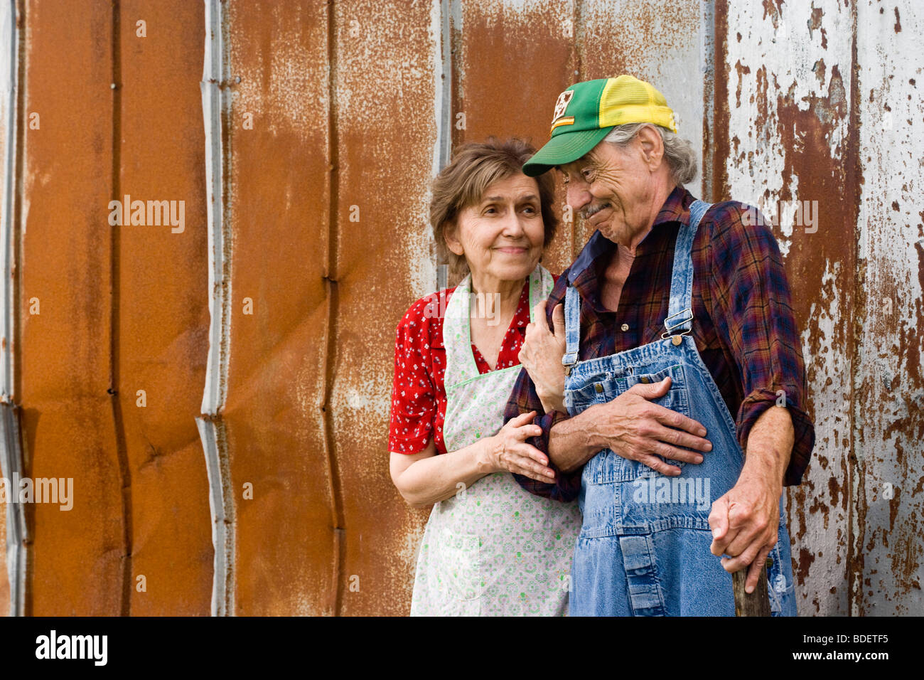 Farmer and wife barn hi-res stock photography and images - Alamy