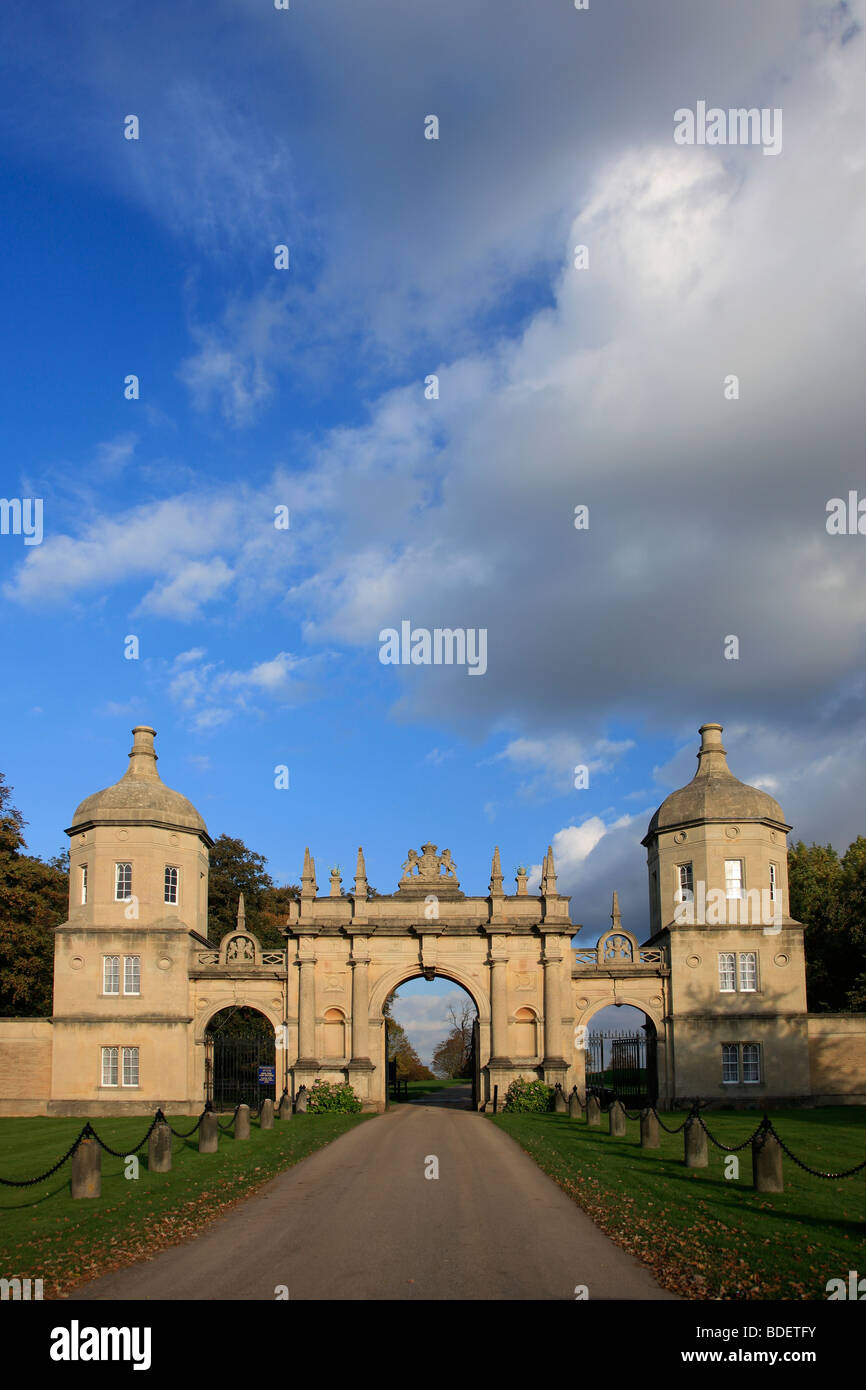Elizabethan house gate hi-res stock photography and images - Alamy