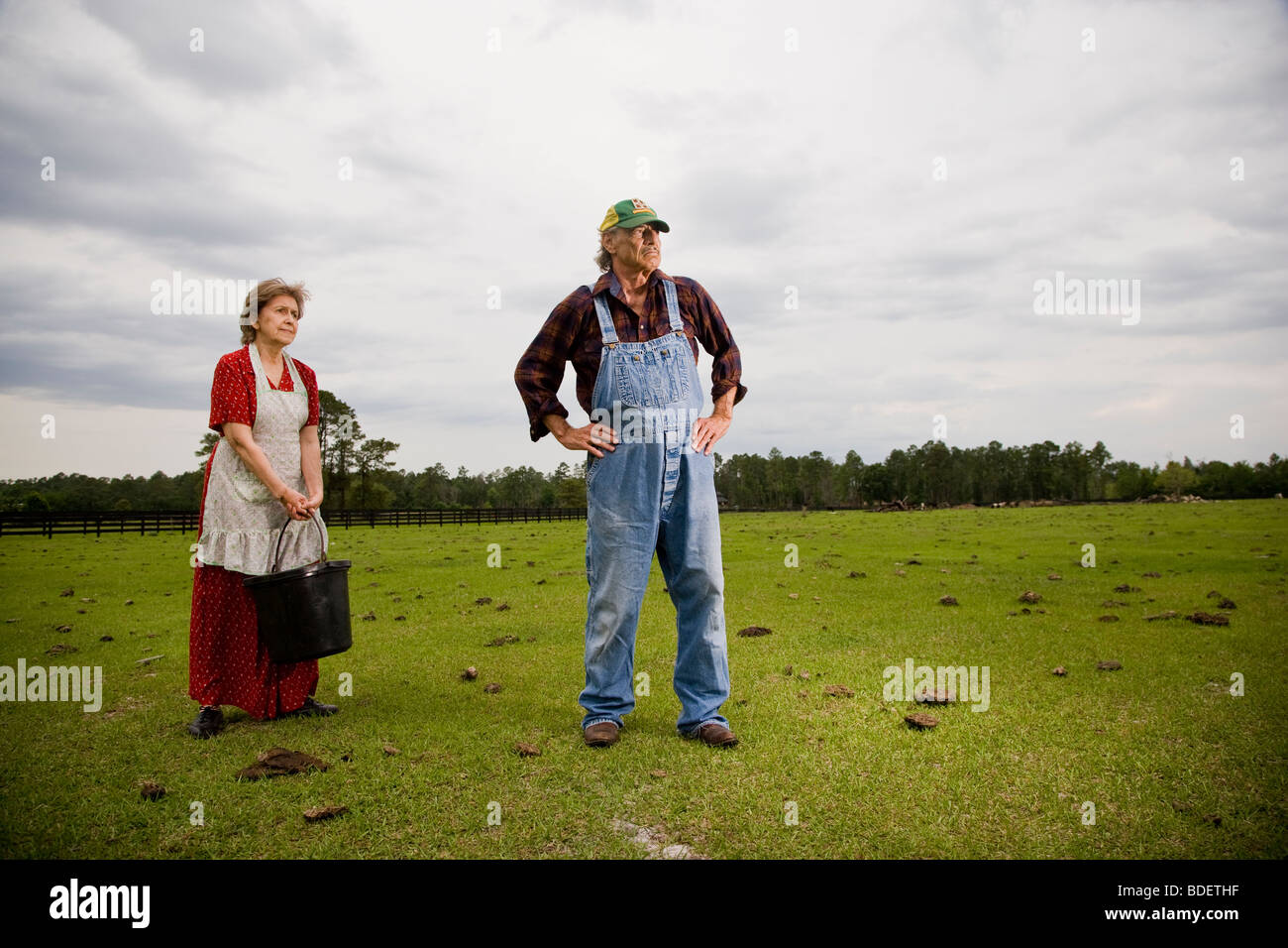 Senior couple working on farm hi-res stock photography and images - Alamy