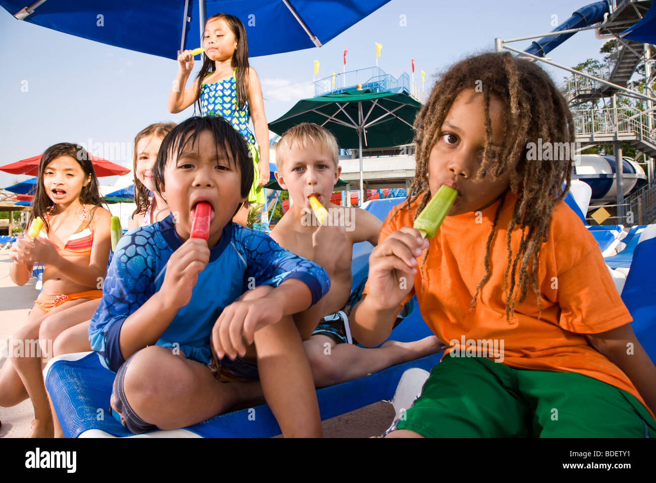 Multi-ethnic group of children eating popsicles Stock Photo - Alamy