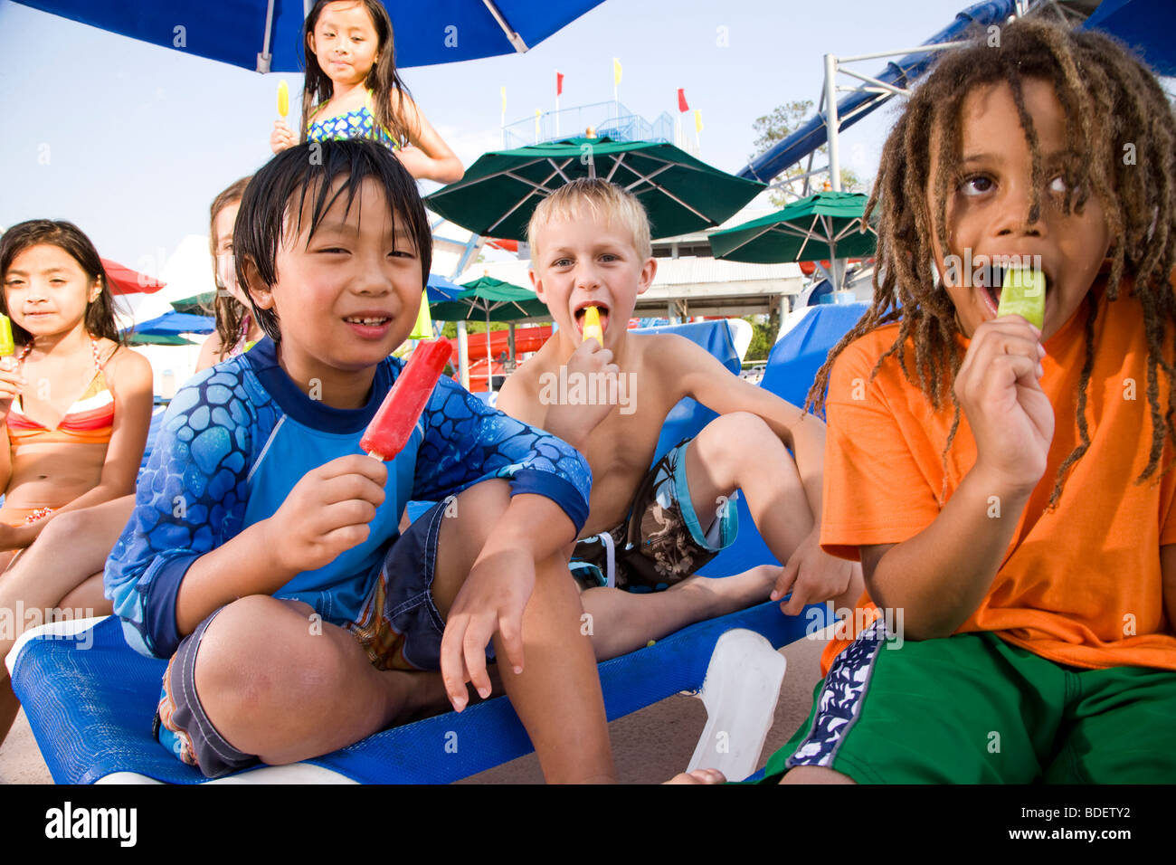 Multi-ethnic group of children eating popsicles Stock Photo - Alamy