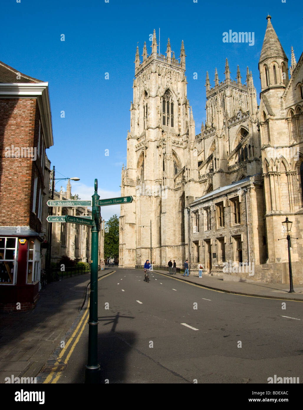 Signpost morning architecture hi-res stock photography and images - Alamy