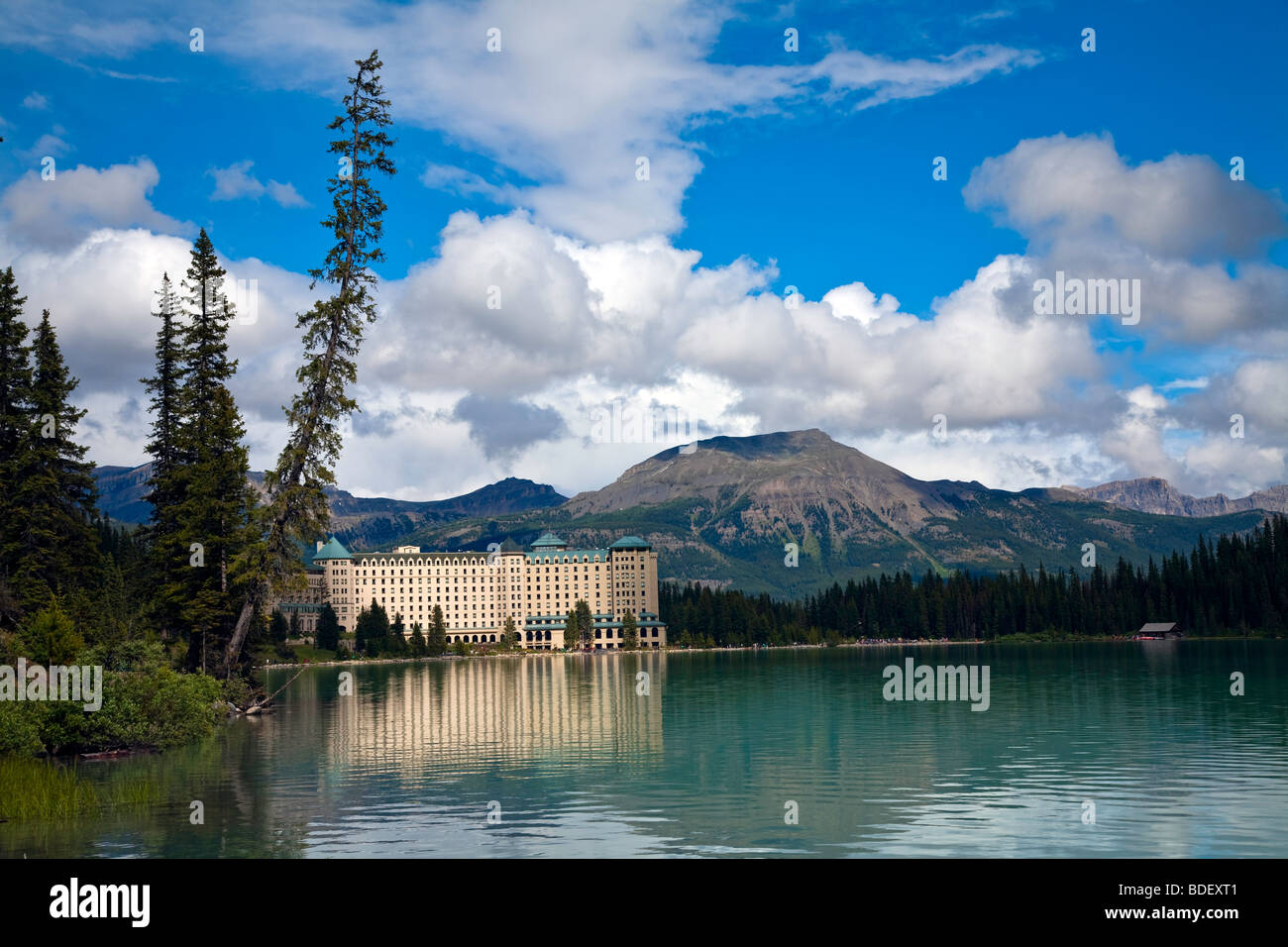 Fairmont Château Lake Louise Hotel in Banff National Park, Alberta ...