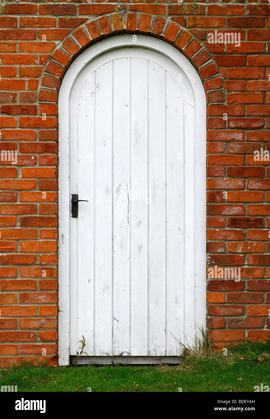 Door open garden hi-res stock photography and images - Alamy
