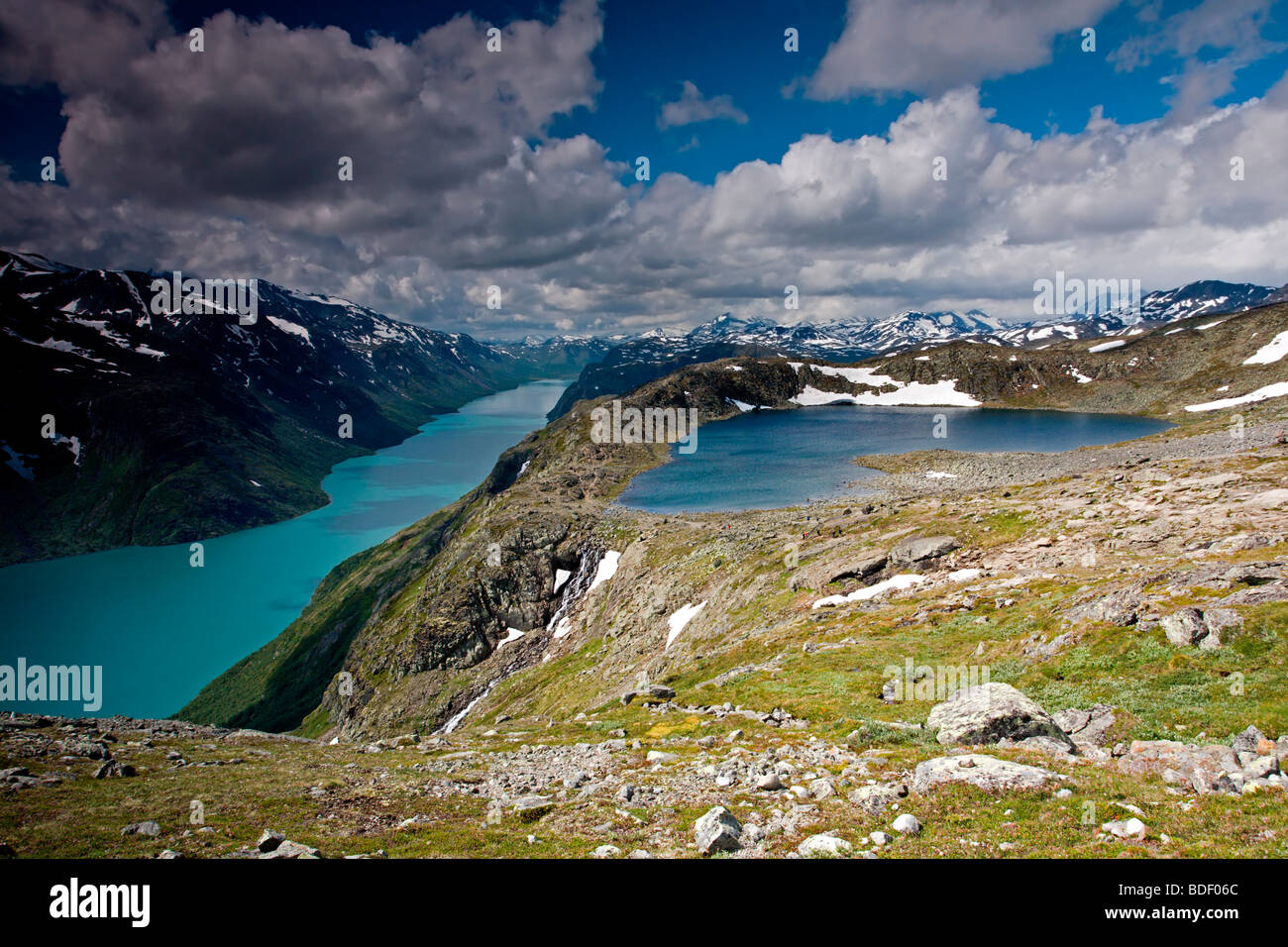 Bessegen Ridge Trail: Lake Gjende and Lake Bessvatnet Stock Photo - Alamy