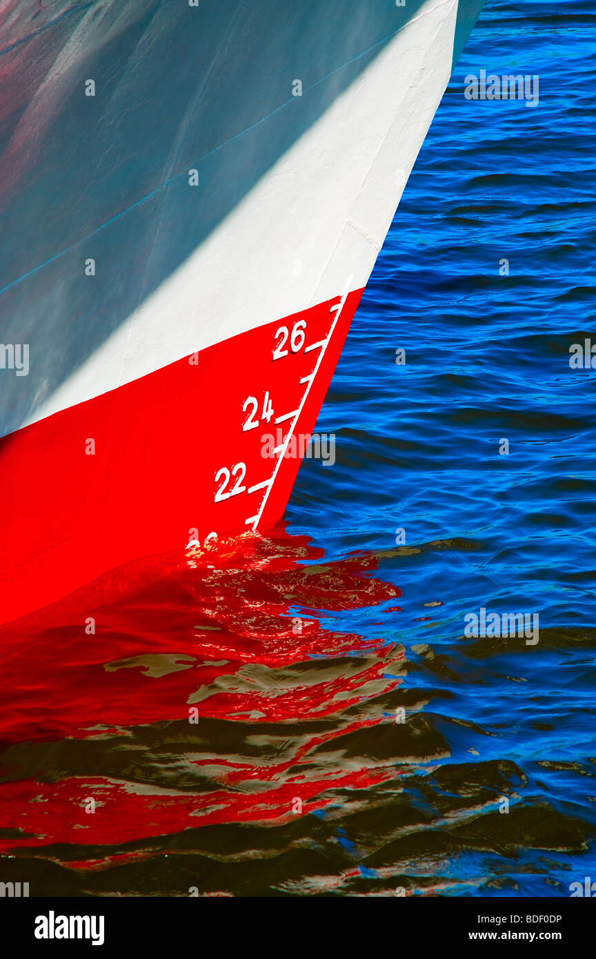 White And Red Load Water line With Scale Of Numbers Stock Photo Alamy white-and-red-load-water-line-with-scale-of-numbers-stock-photo-alamy