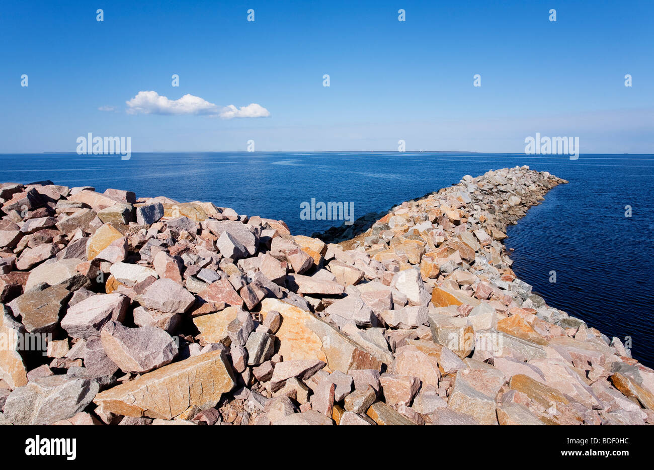 Boulder stone breakwater hi-res stock photography and images - Alamy