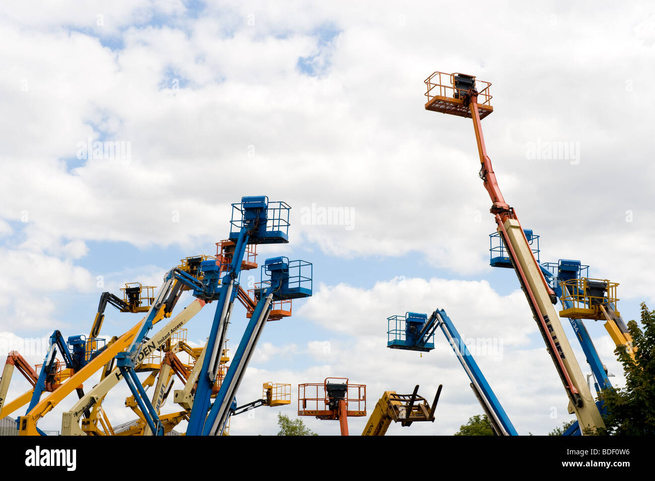 Hydraulic lift cherry picker hi-res stock photography and images - Alamy