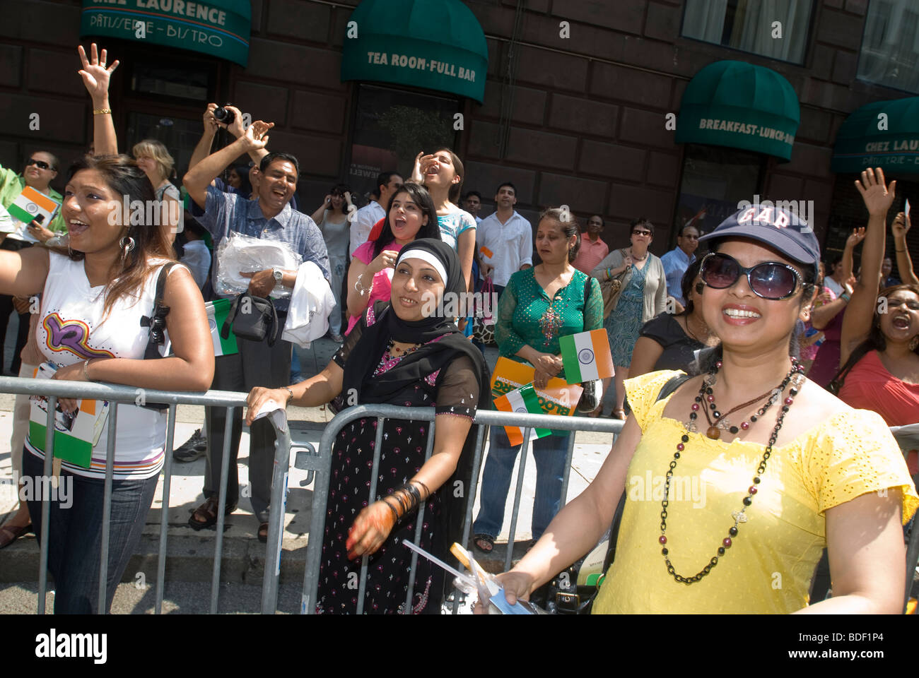 Indian-Americans from the tri-state area around New York watch the ...