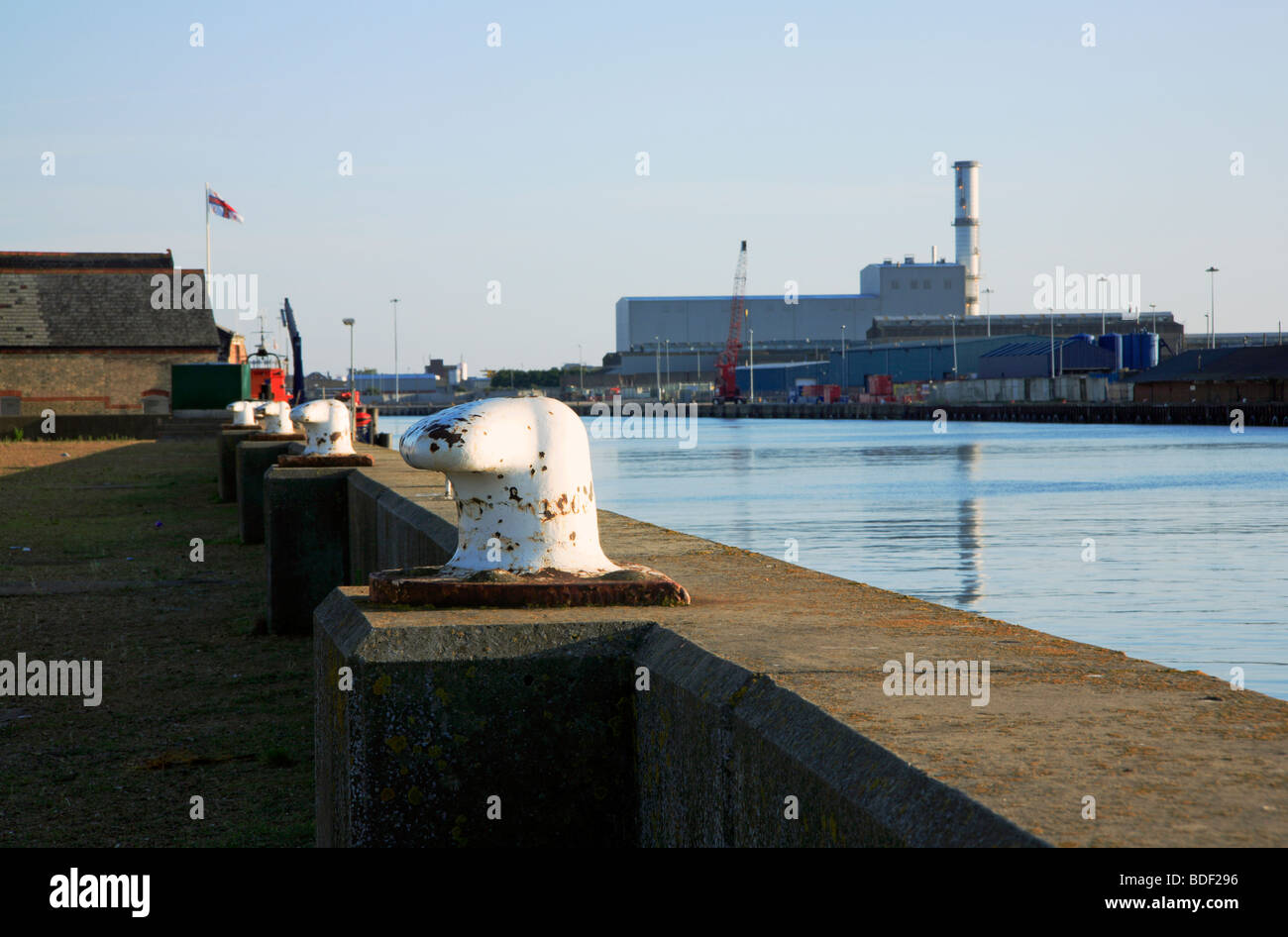 Bollards at the river quay hi-res stock photography and images - Alamy