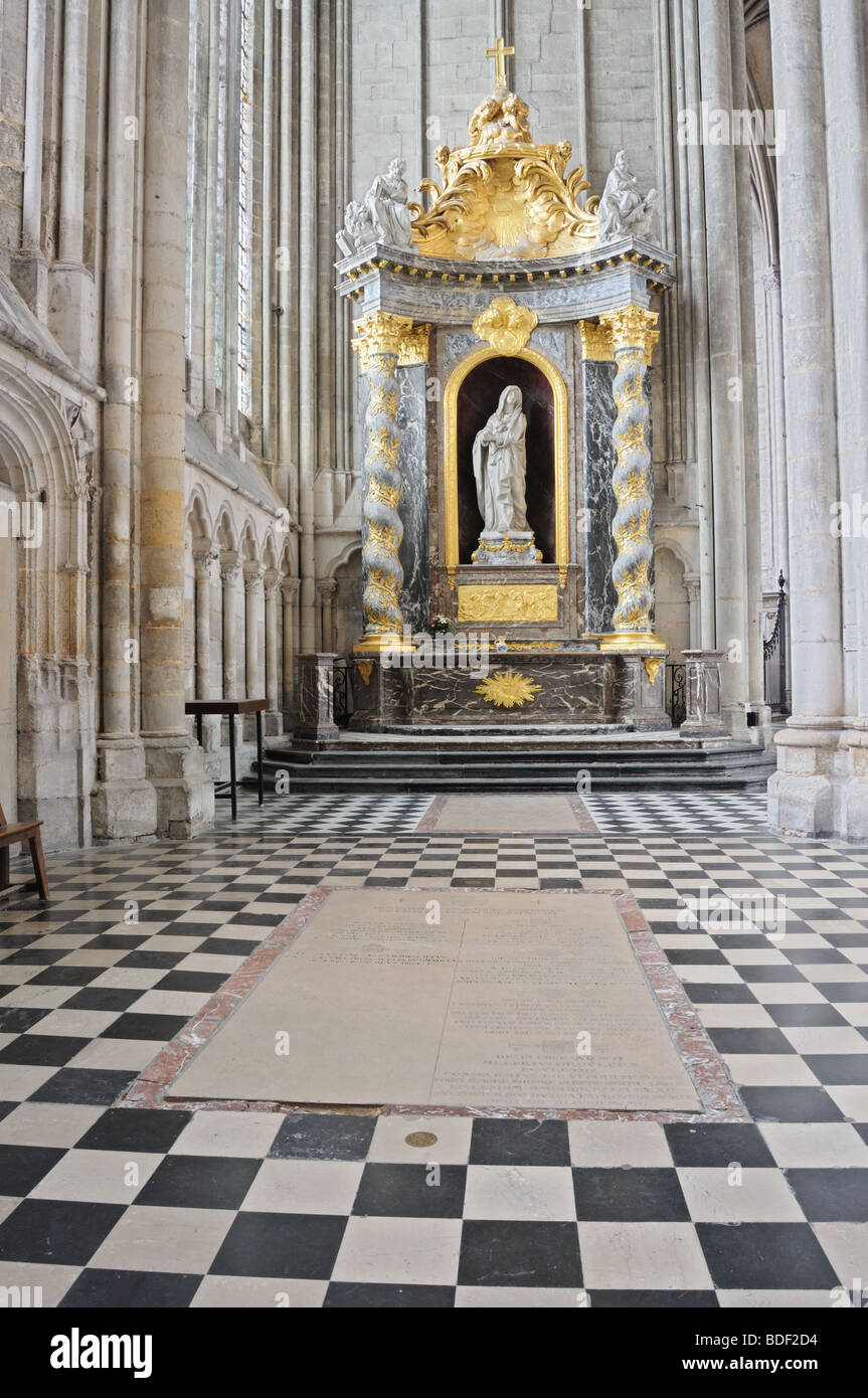 Amiens cathedral interior hi-res stock photography and images - Alamy