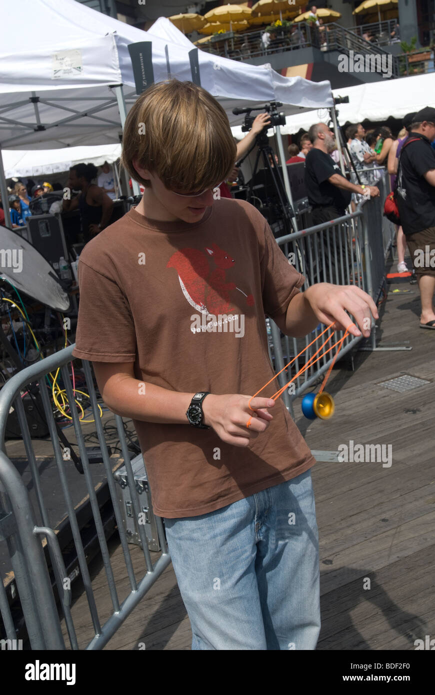 Yo-yo players warm up at a yoyo competiton Stock Photo - Alamy