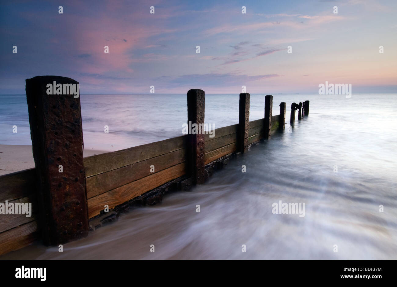 Wooden sea groyne hi-res stock photography and images - Alamy