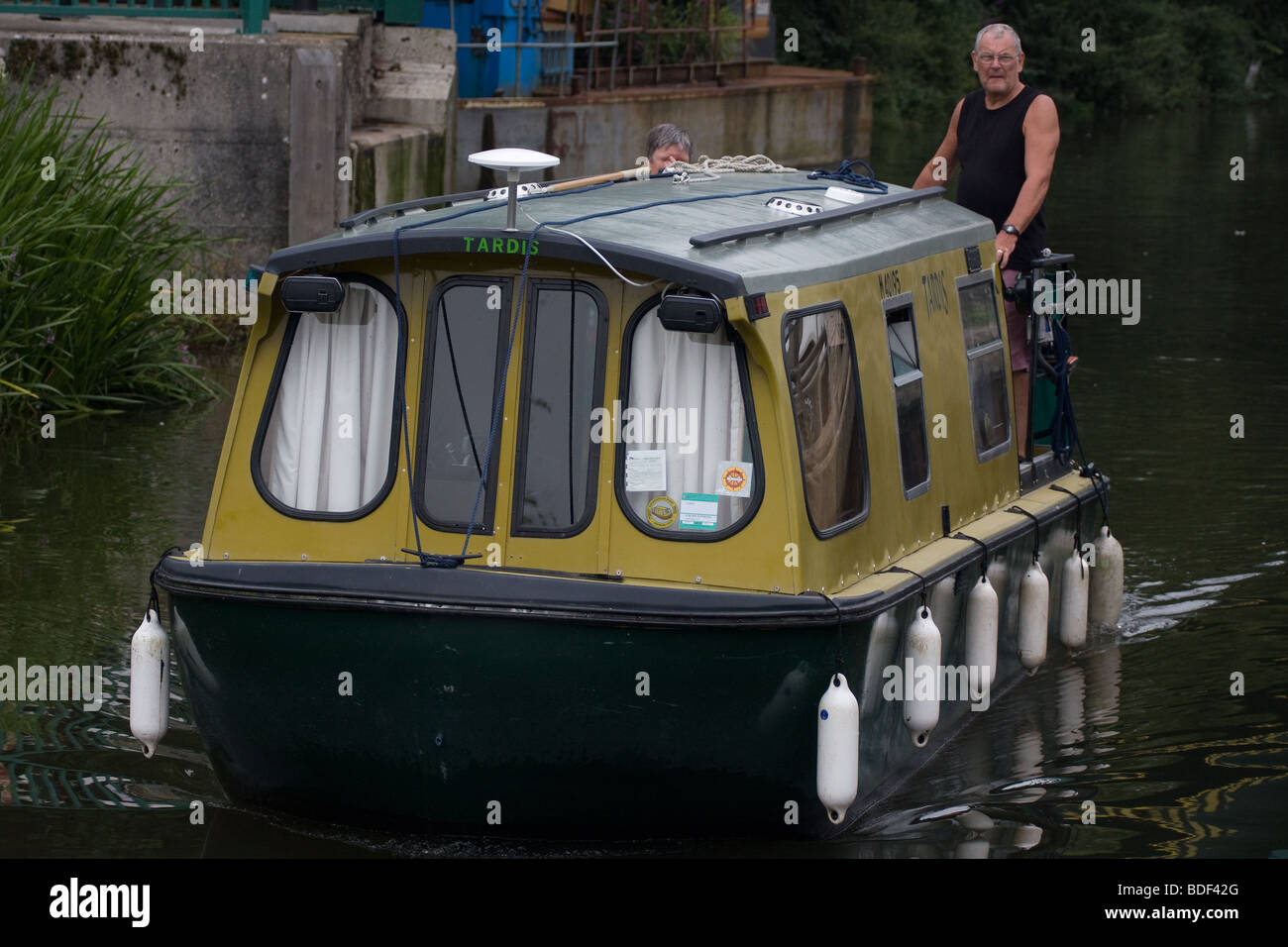 Home on canal hi-res stock photography and images - Alamy