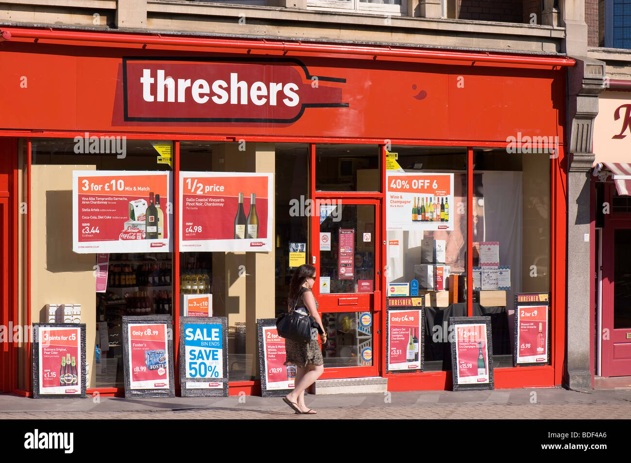 Off_licence hi-res stock photography and images - Alamy