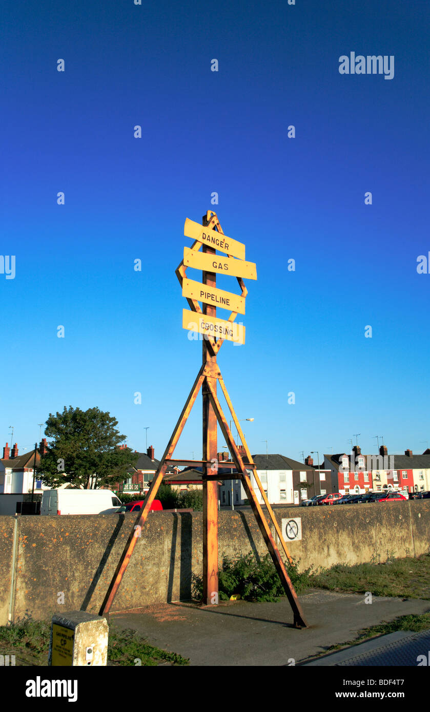 Pipeline crossing hi-res stock photography and images - Alamy