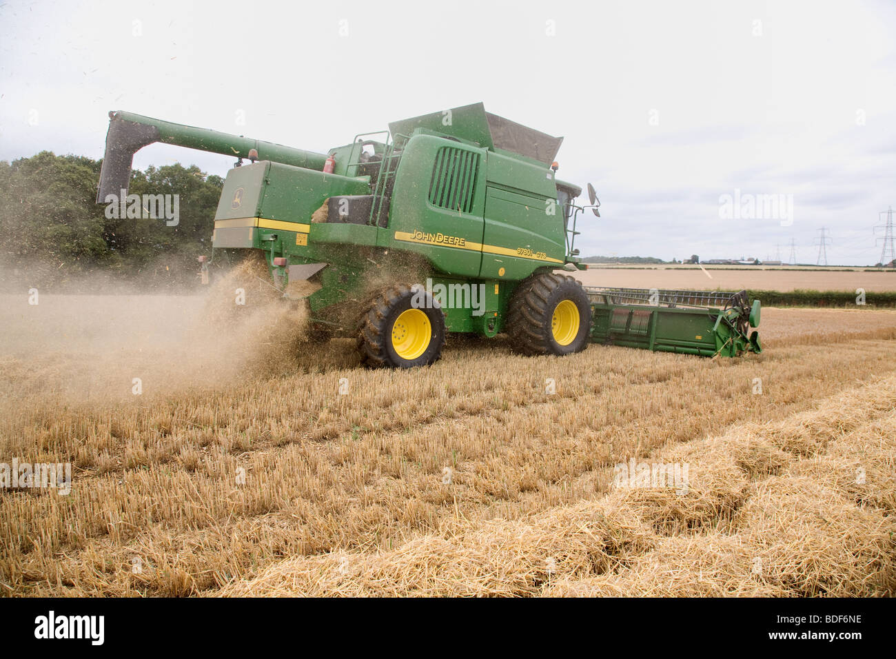 John Deere Combine Harvesting Barley in Lincolnshire Stock Photo - Alamy