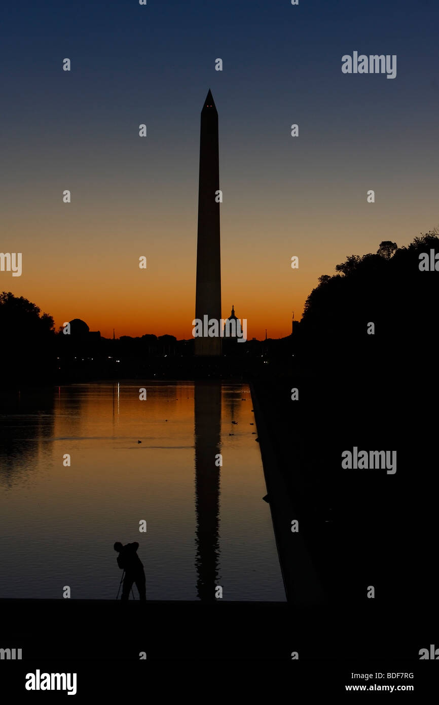 Reflecting flags hi-res stock photography and images - Alamy