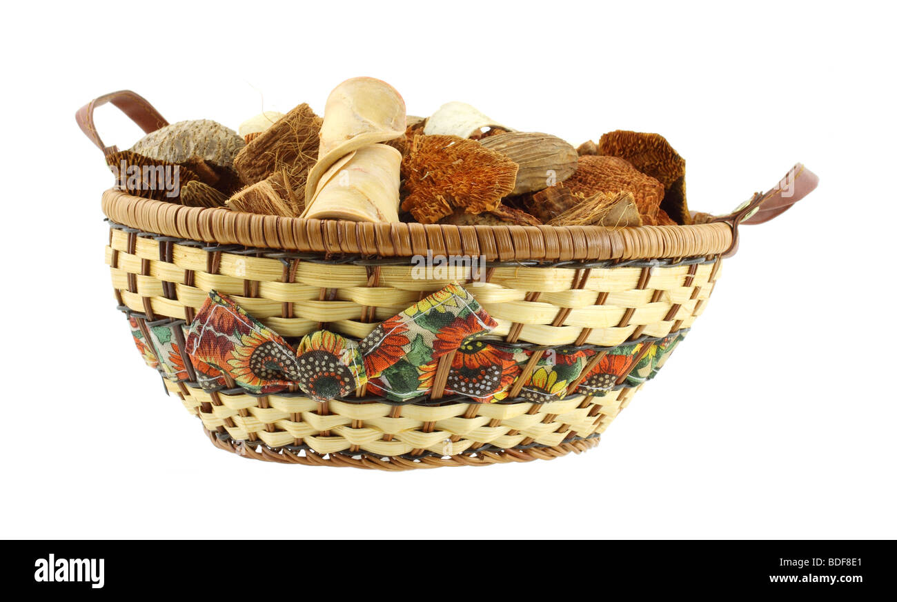 Citrus potpourri in wicker basket Stock Photo - Alamy