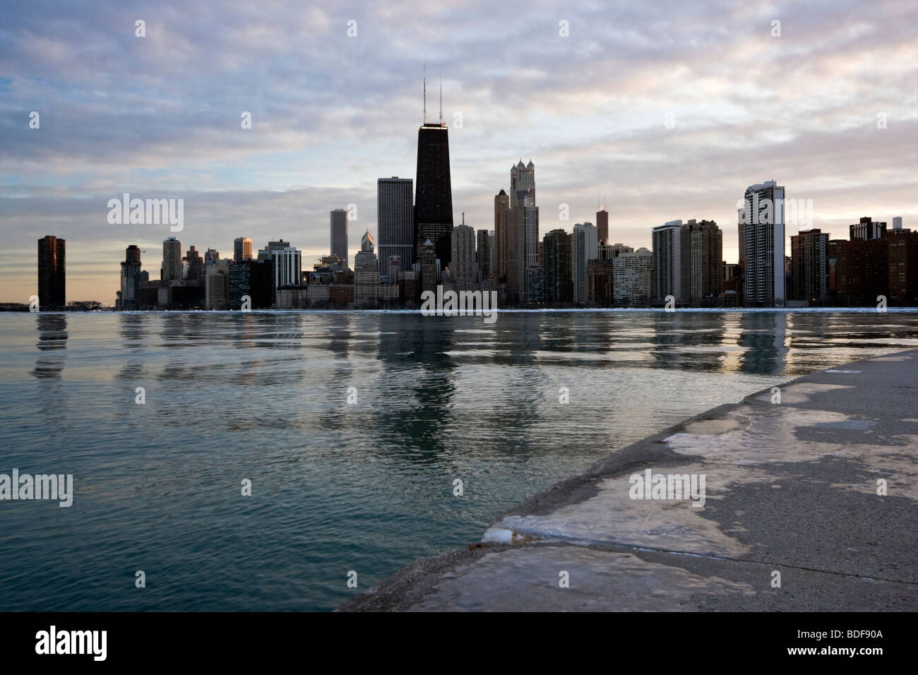 Chicago skyline winter hi-res stock photography and images - Alamy