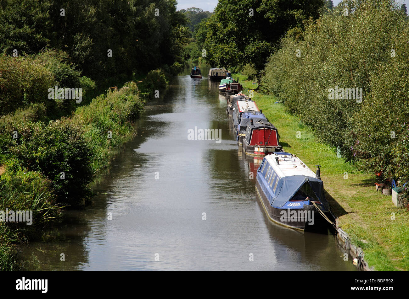 Kennet & Avon Canal narrowboats moored close to the Aldermaston Wharf ...