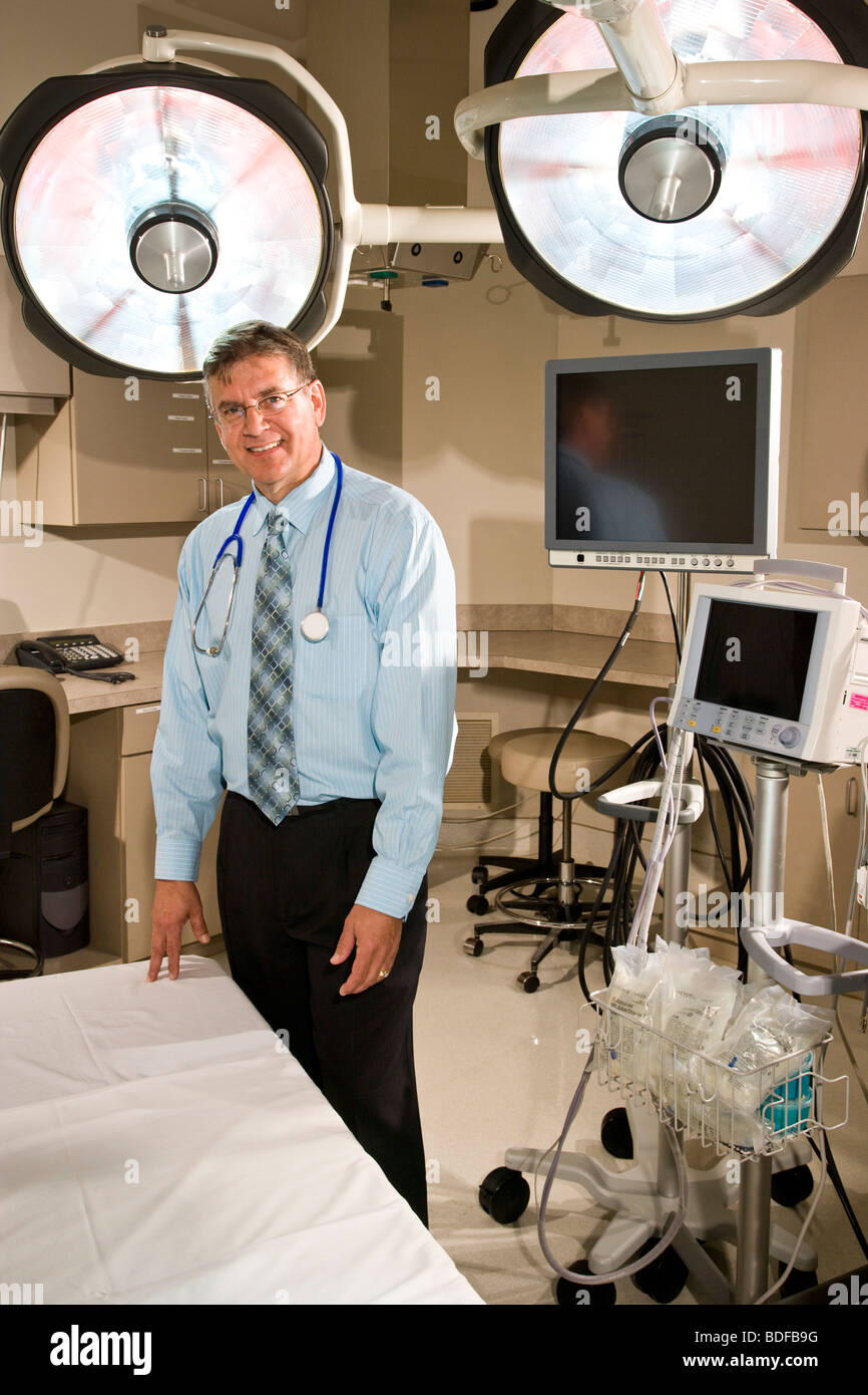 Colonoscopy room hi-res stock photography and images - Alamy