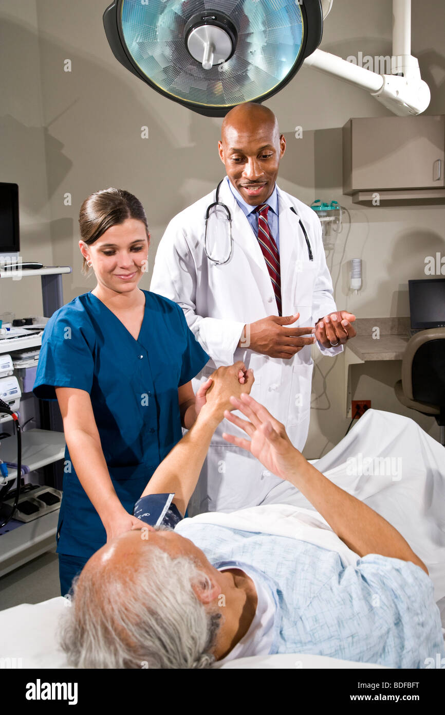 Nurse explaining medical procedure patient hi-res stock photography and ...