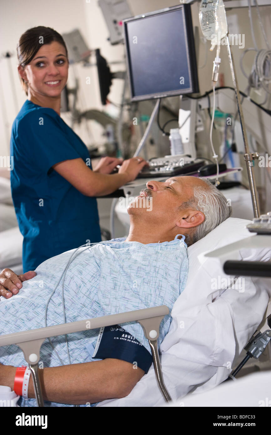 Elderly hospital hi-res stock photography and images - Alamy