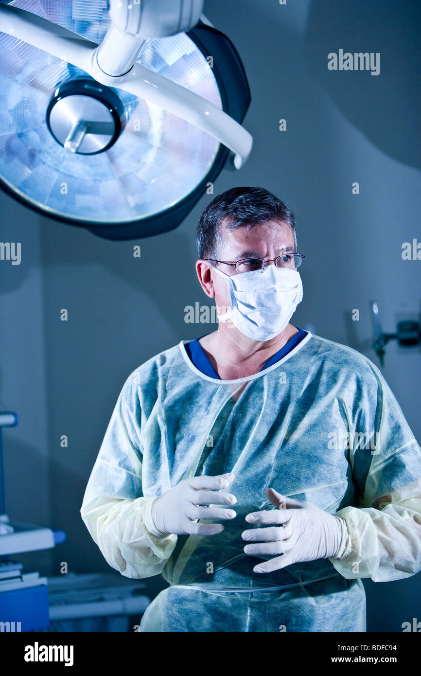 Doctor ready to perform surgical procedure Stock Photo - Alamy