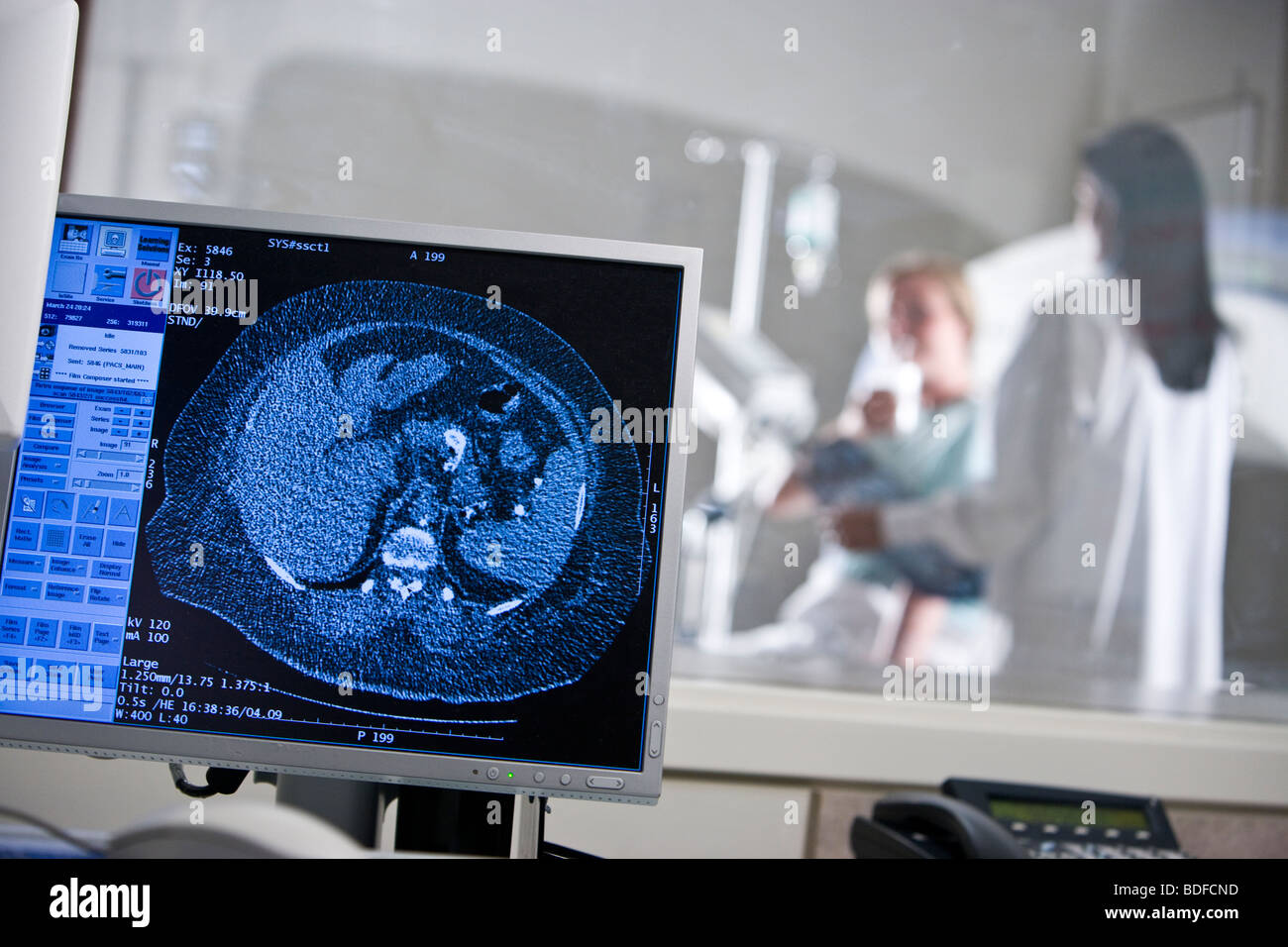 Nurse computer behind screen hi-res stock photography and images - Alamy