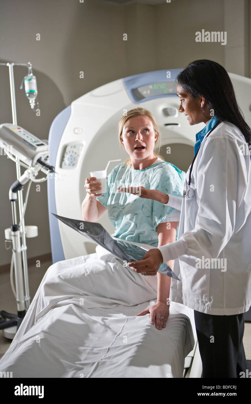 Doctor reviewing CT scan results with patient Stock Photo - Alamy