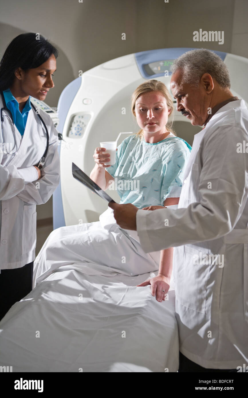 Doctors reviewing CT scan results with patient Stock Photo - Alamy