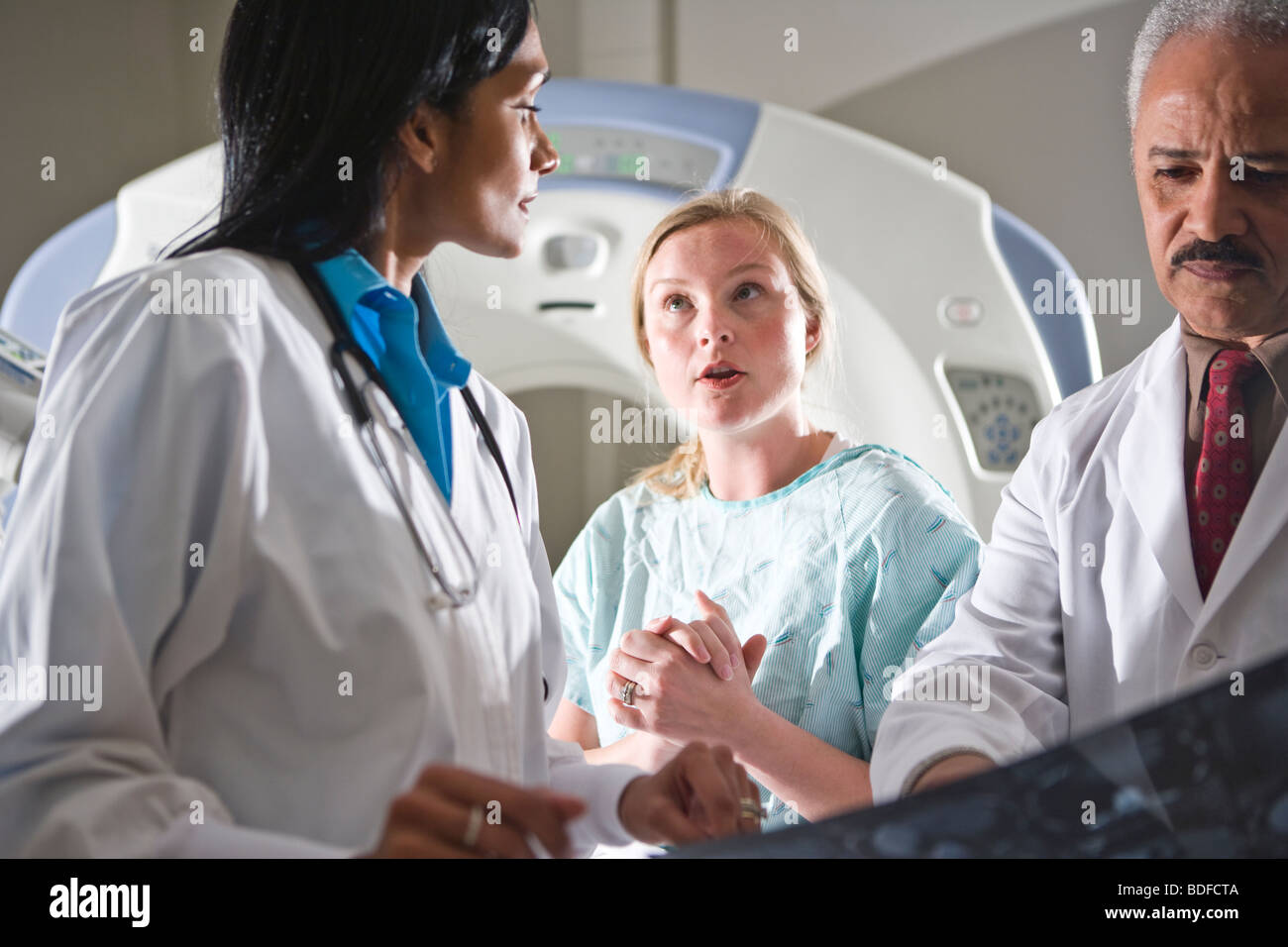 Doctors reviewing CT scan results with patient Stock Photo - Alamy