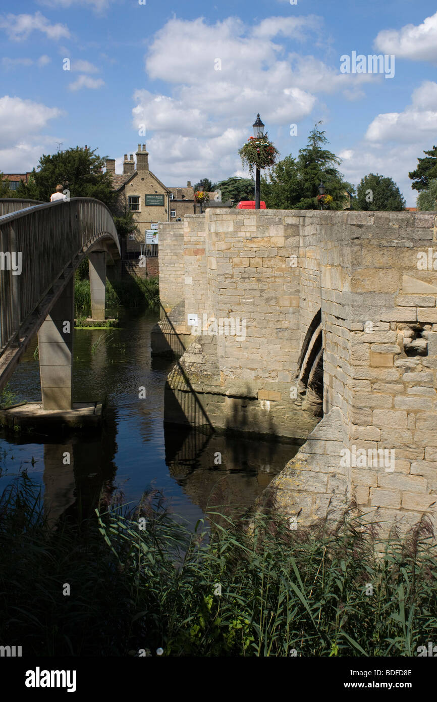 Old bridge huntingdon hi-res stock photography and images - Alamy