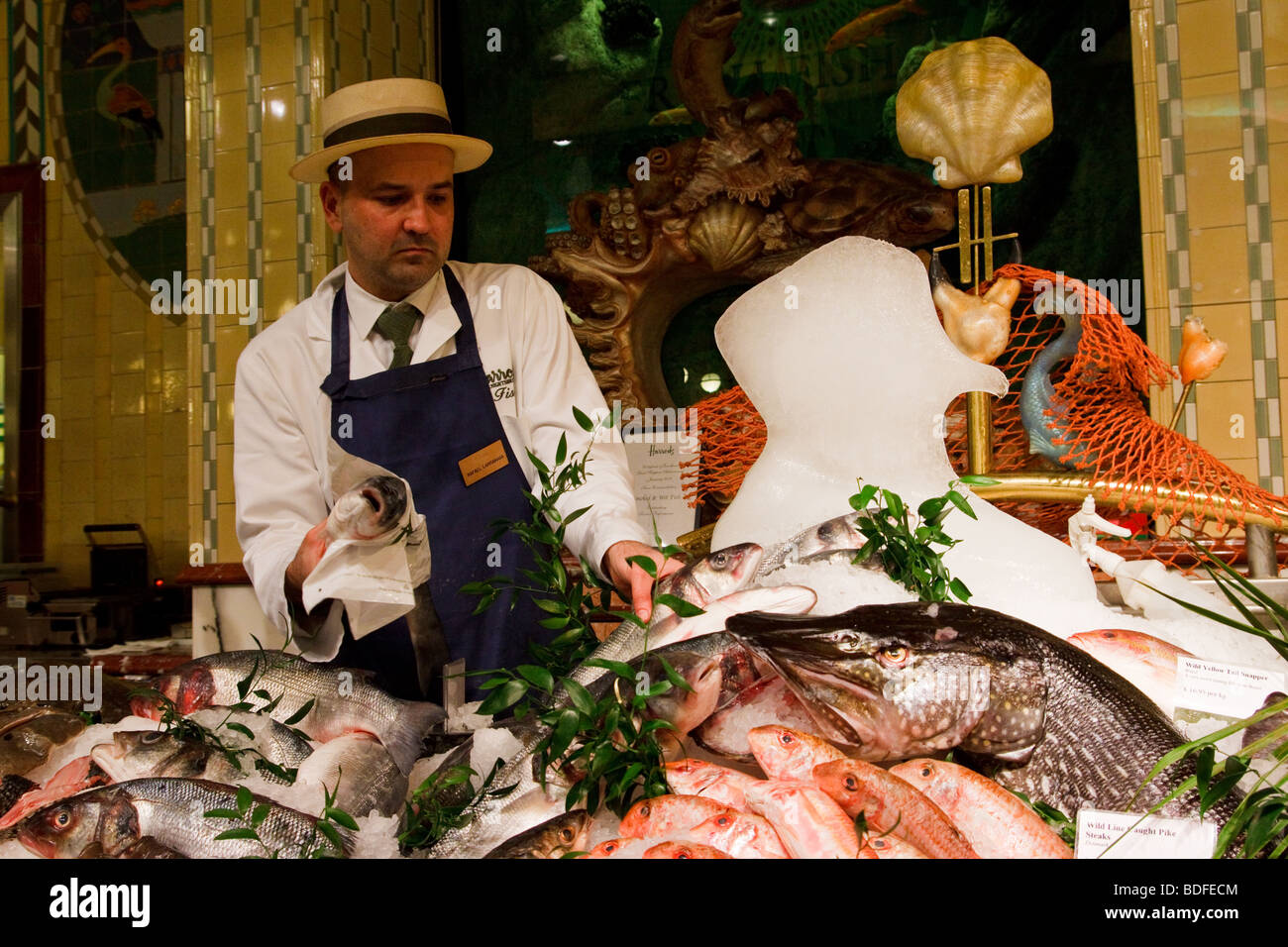 Harrods food hall fish hi-res stock photography and images - Alamy