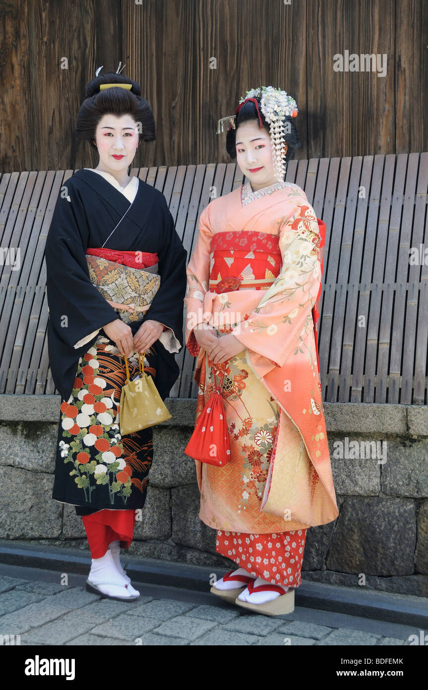 Maikos, geishas in training, in the Gion district, Kyoto, Japan, Asia ...