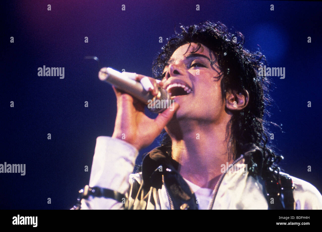 Michael jackson performing on stage hi-res stock photography and images ...