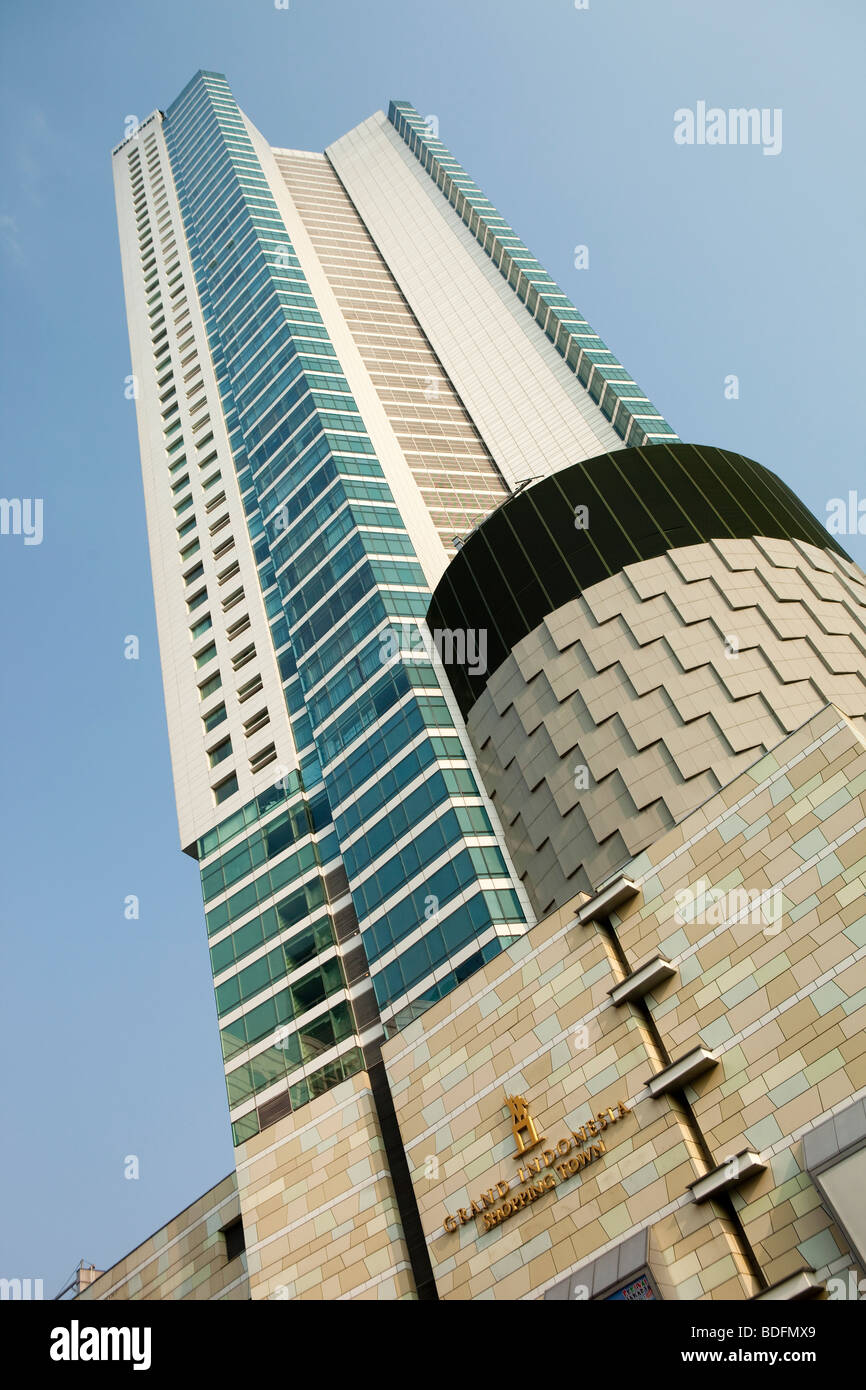 Indonesia people shopping jakarta hi-res stock photography and images ...