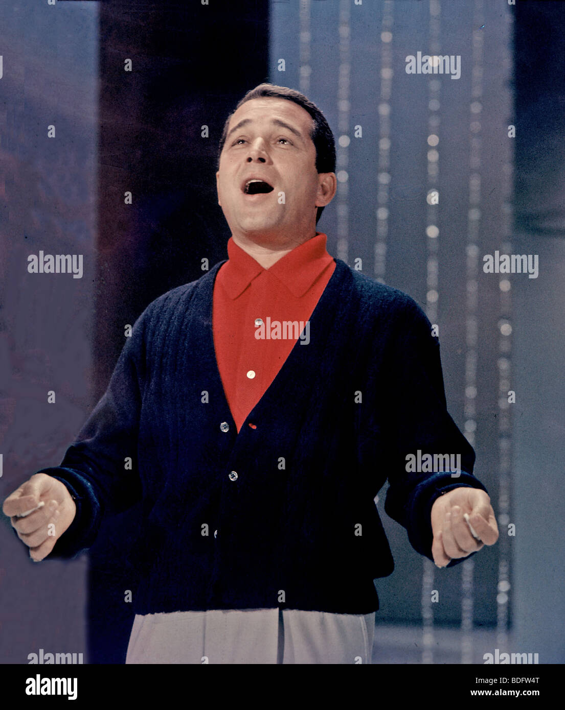 PERRY COMO - US singer about 1965 Stock Photo - Alamy