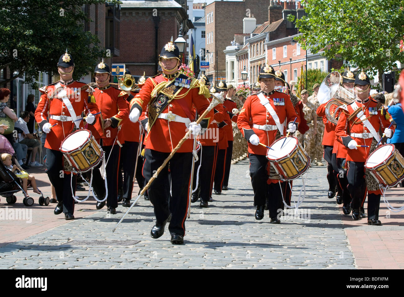 Princess of Wales Royal Regiment (PWRR) welcome home parade in lewes in ...