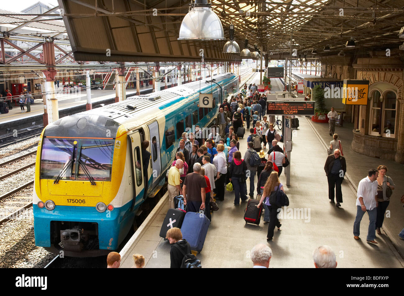 Interior view of Crewe railway station Stock Photo - Alamy