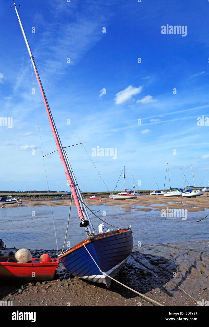 Tall mast hi-res stock photography and images - Alamy