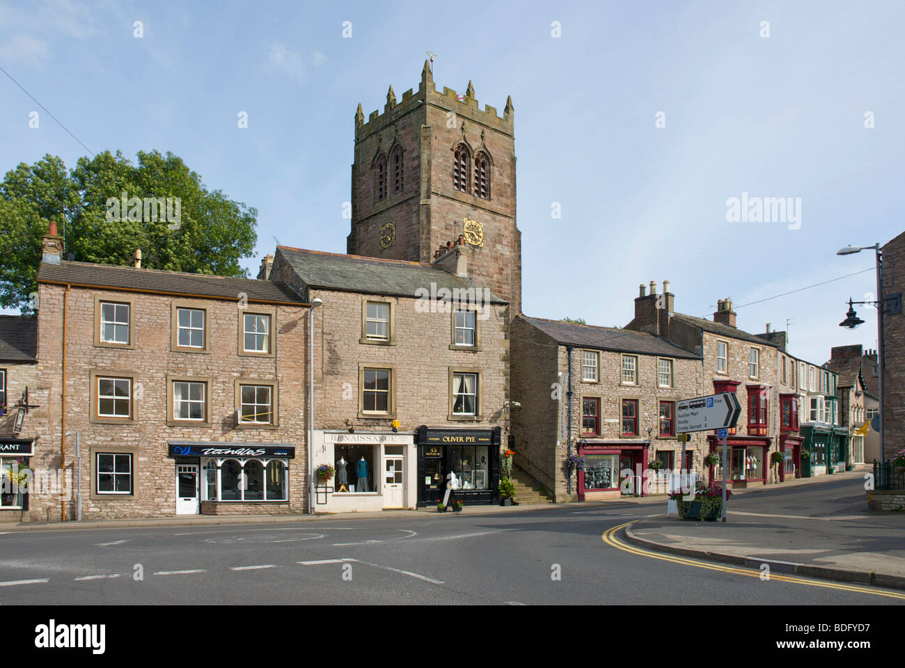 St Stephen's church overlooking shops, Kirkby Stephen, Cumbria, England ...
